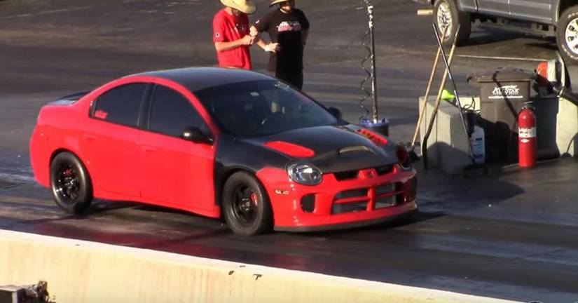 A Dodge Neon Drag Races A Challenger Scat Pack: The Result Is Not What ...