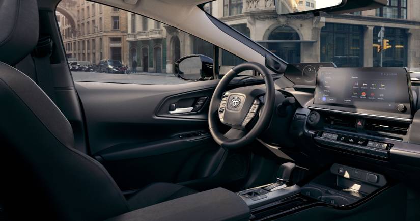prius plus interior
