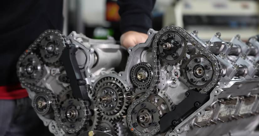 Here’s What An Indycar Engine Really Looks Like From Inside
