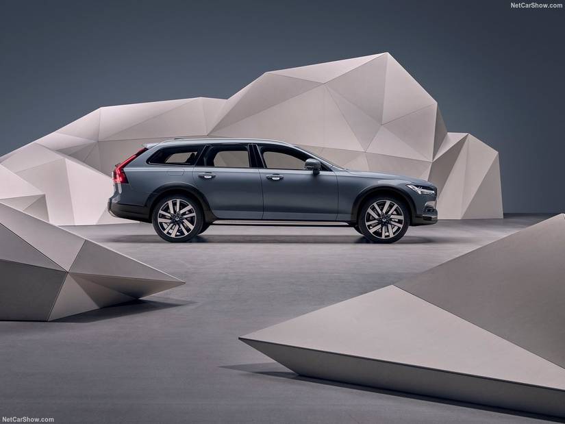 10 Reasons Why The Volvo V90 Cross Country Is A Serious Winter Wagon