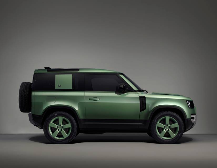 These Are Our Favorite Features Of The 2023 Land Rover Defender 75th ...