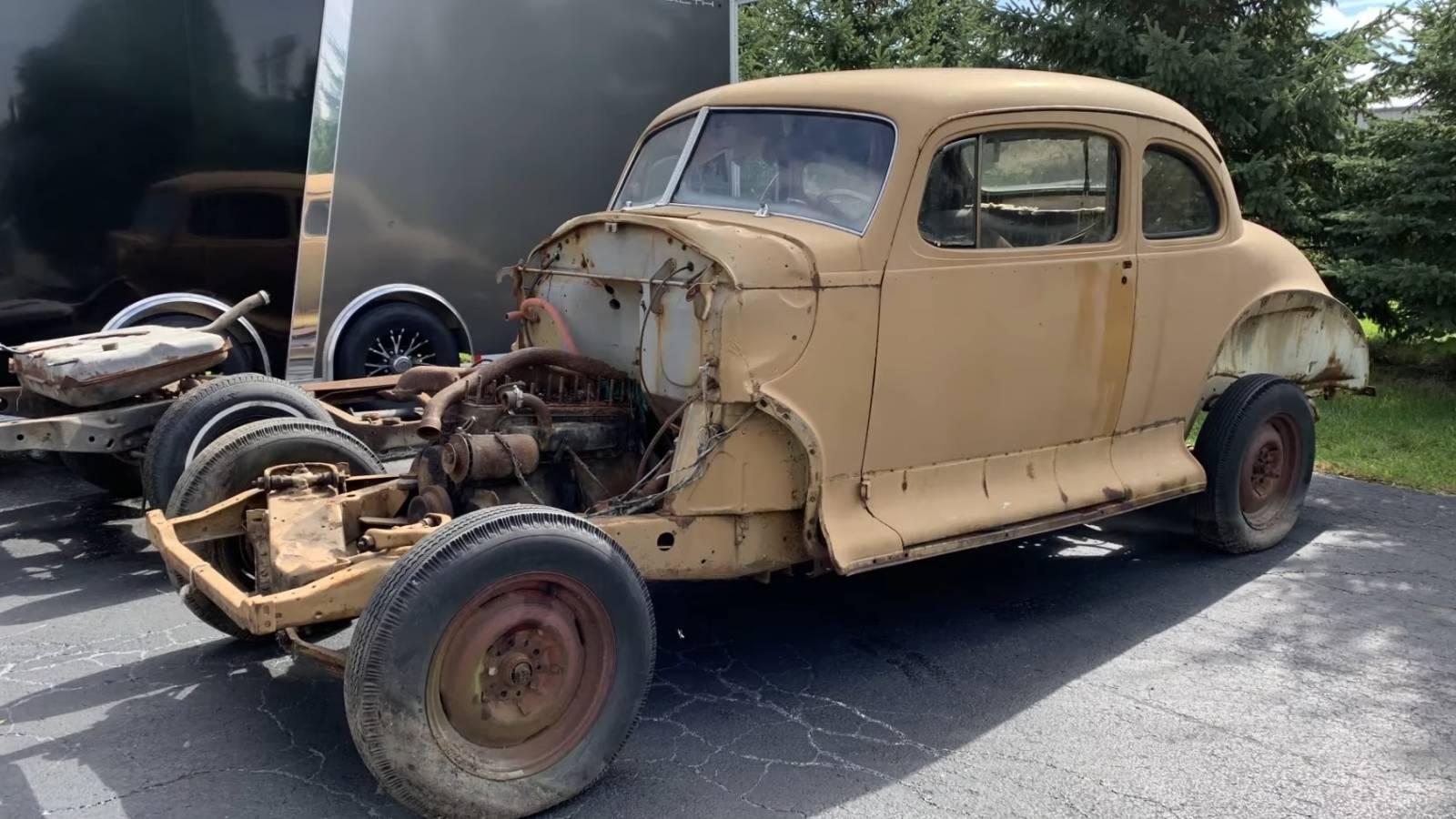 Watch This Backyard 1947 Hudson Super Six Become An Incredible HEMI ...