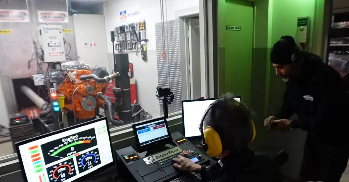 Find Out How This Enormous 528 Hemi Crate Engine Does On The Dyno
