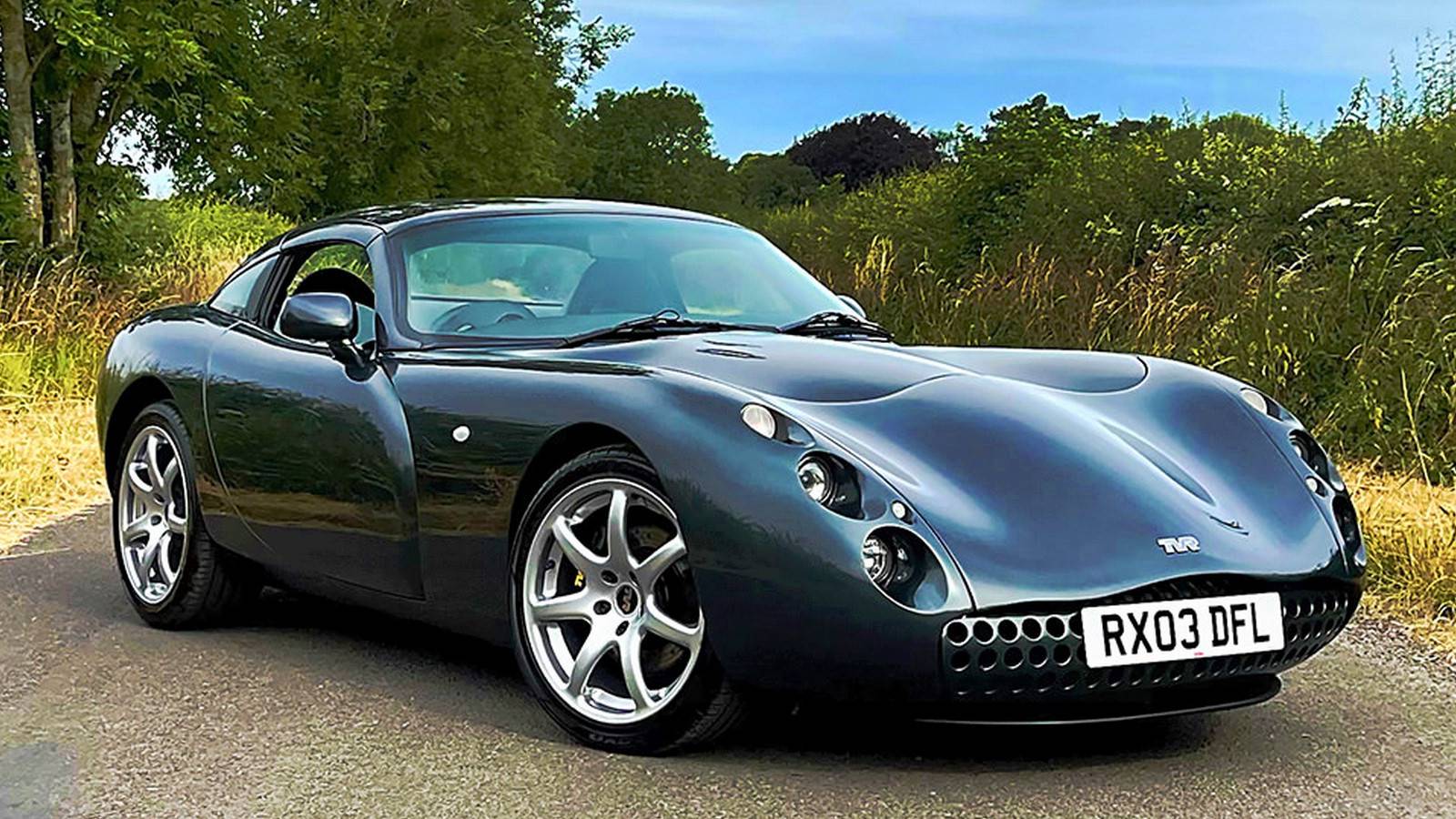 10 Ridiculously Powerful Inline-Six Engines Nobody Talks About