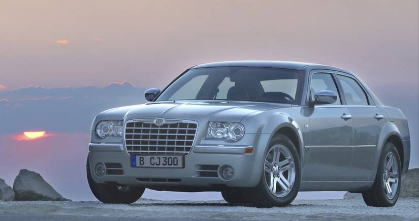 Why The Chrysler 300C Is The Best Luxury Car You've Never Considered