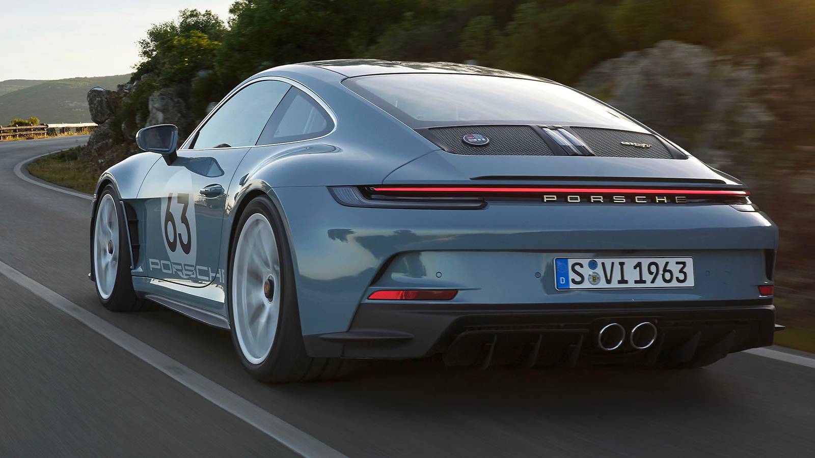 Why The Wingless 2024 Porsche 911 S/T Is Much Better Than The GT3 RS