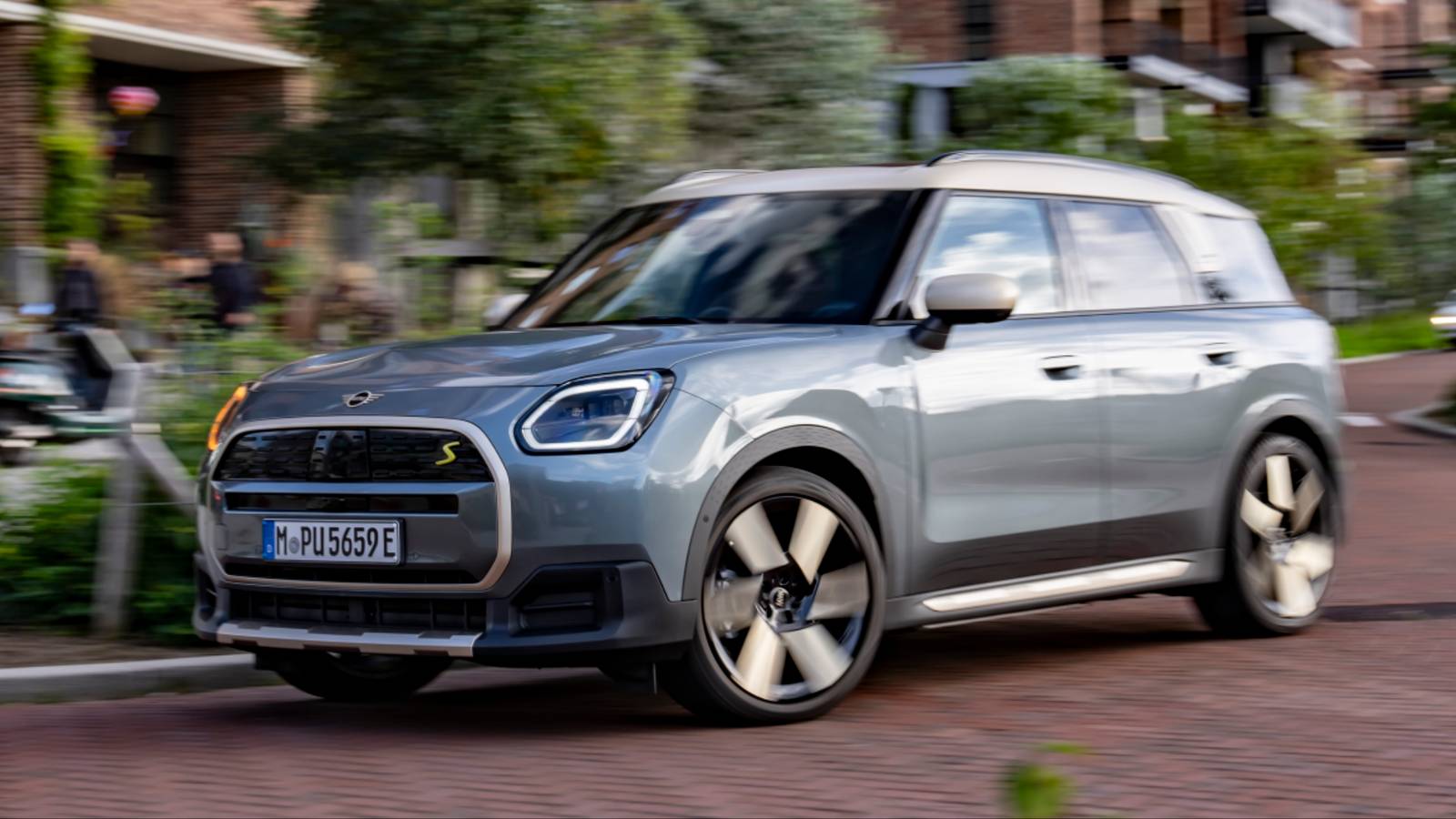 The Mini Countryman SE ALL4 Is The Off-Road Electric SUV That Can ...