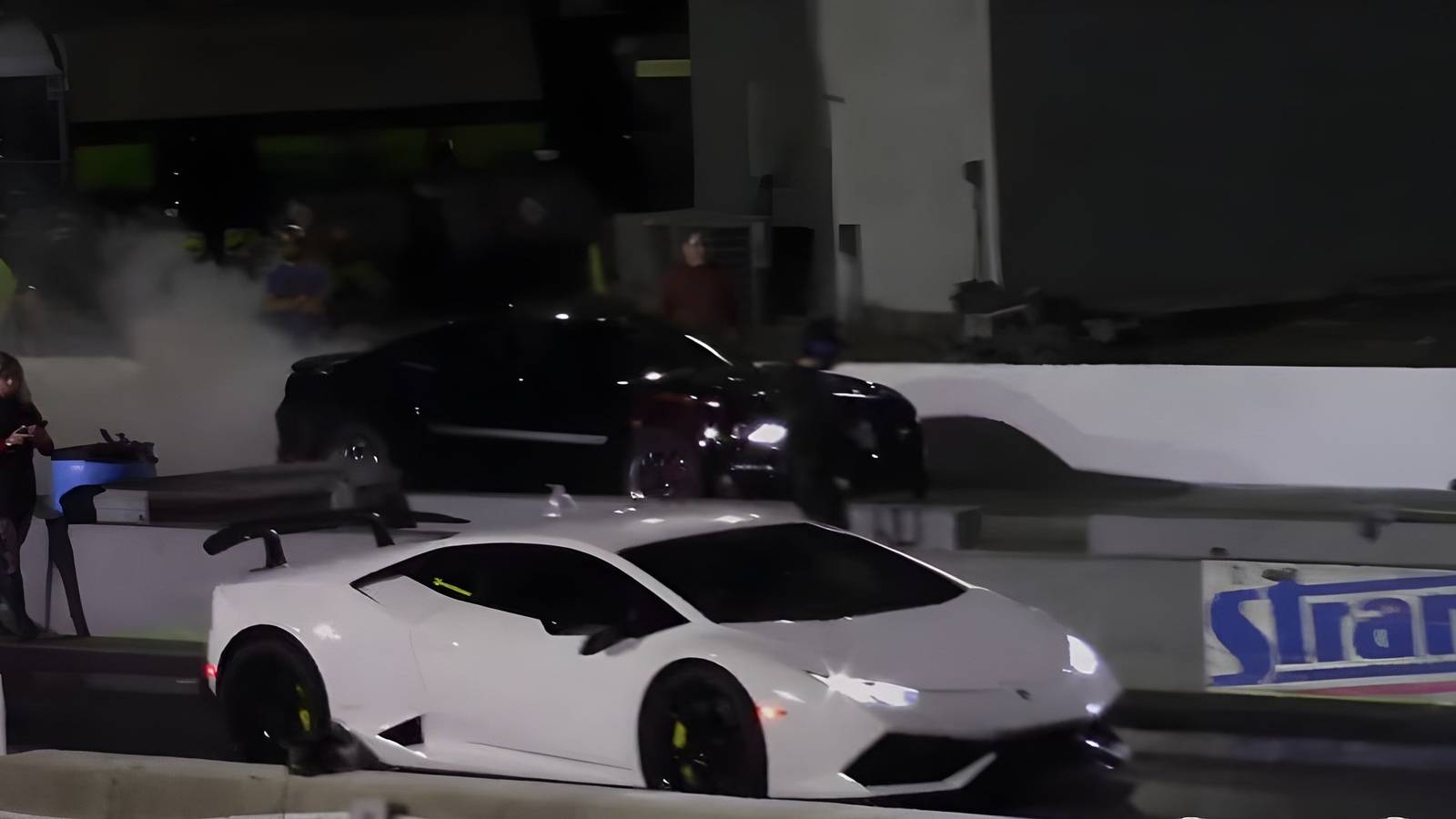 Watch Supercharged Ford Mustang GT Wipe The Floor With A Lamborghini ...