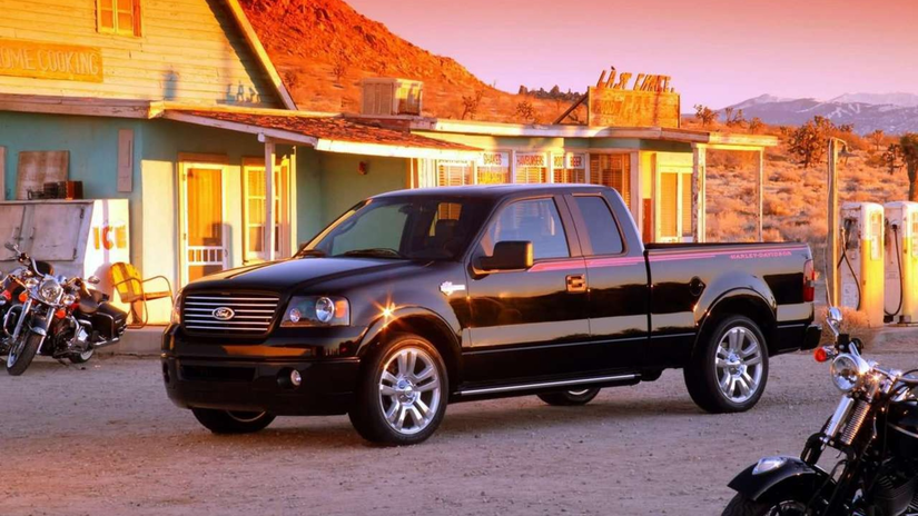 How The Ford F-150 Harley-Davidson Differs From Standard Base Models