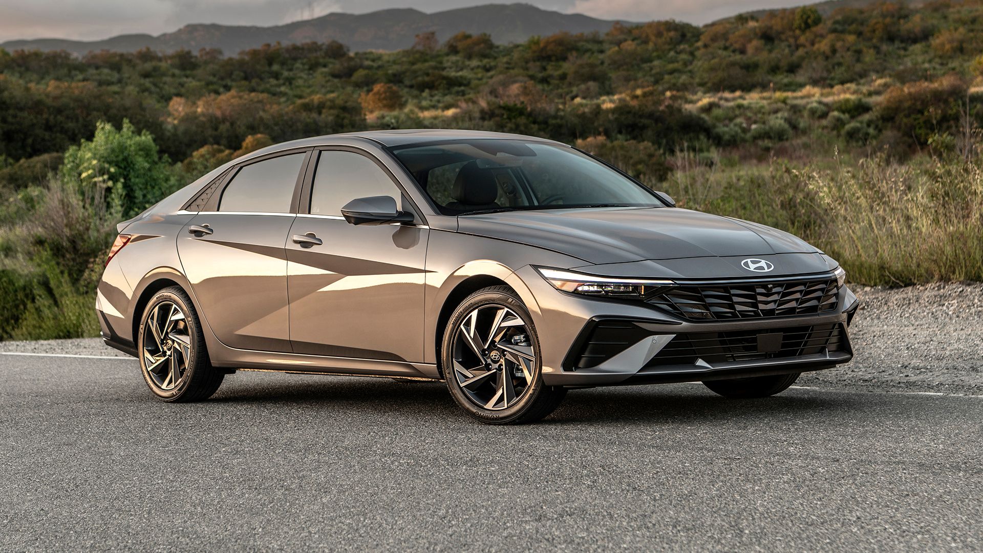 A Complete Guide To The 2024 Hyundai Elantra