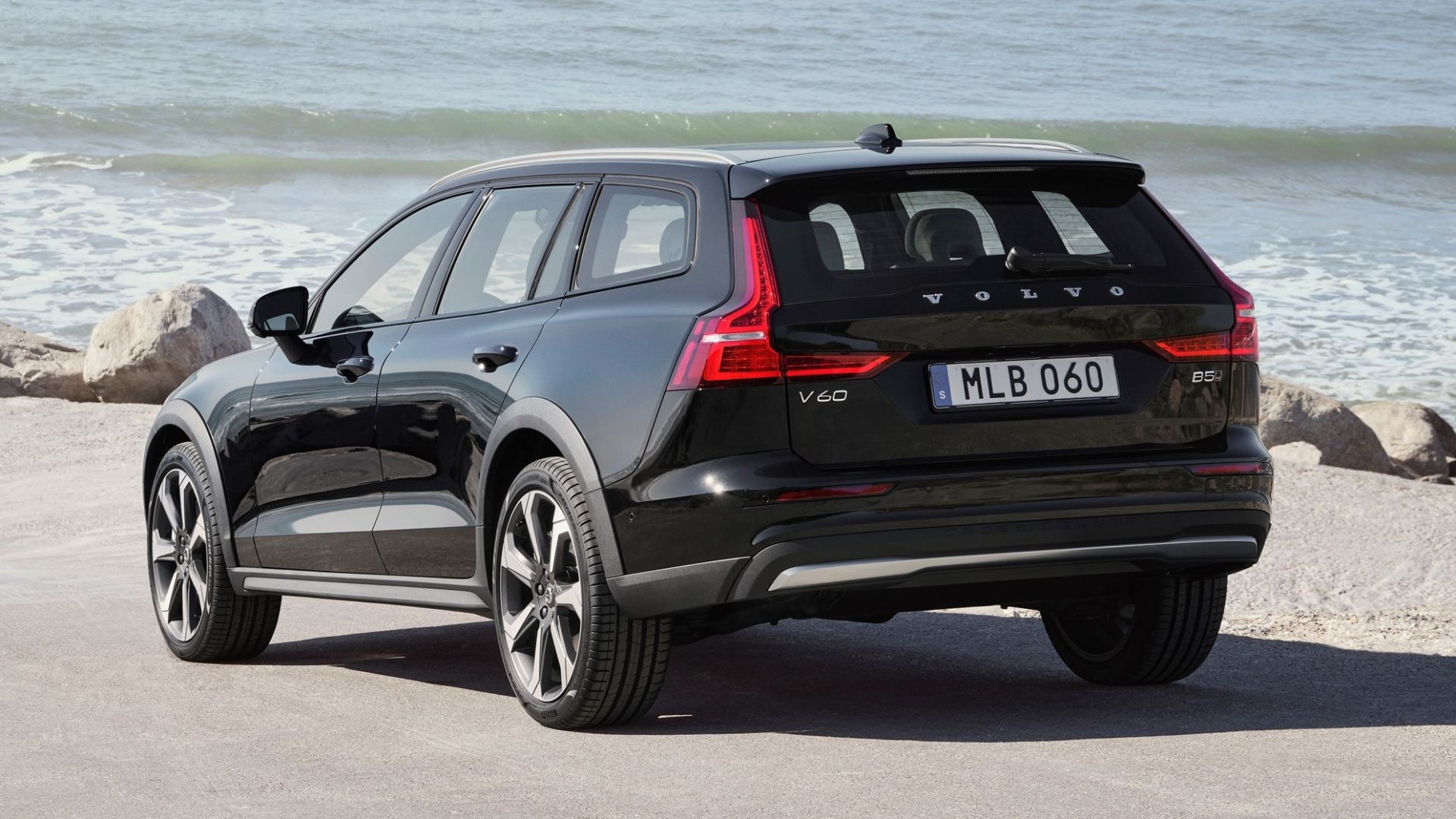 Dad Drives 2024 Volvo V60 Cross Country