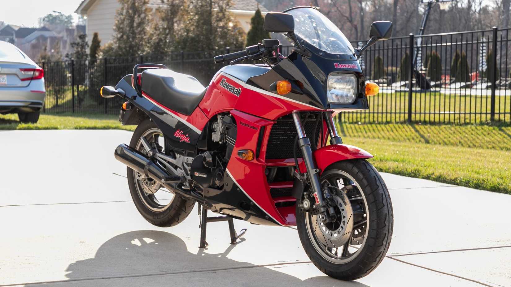 Here's Why The Kawasaki GPz900R Was The Ideal Candidate For Top Gun