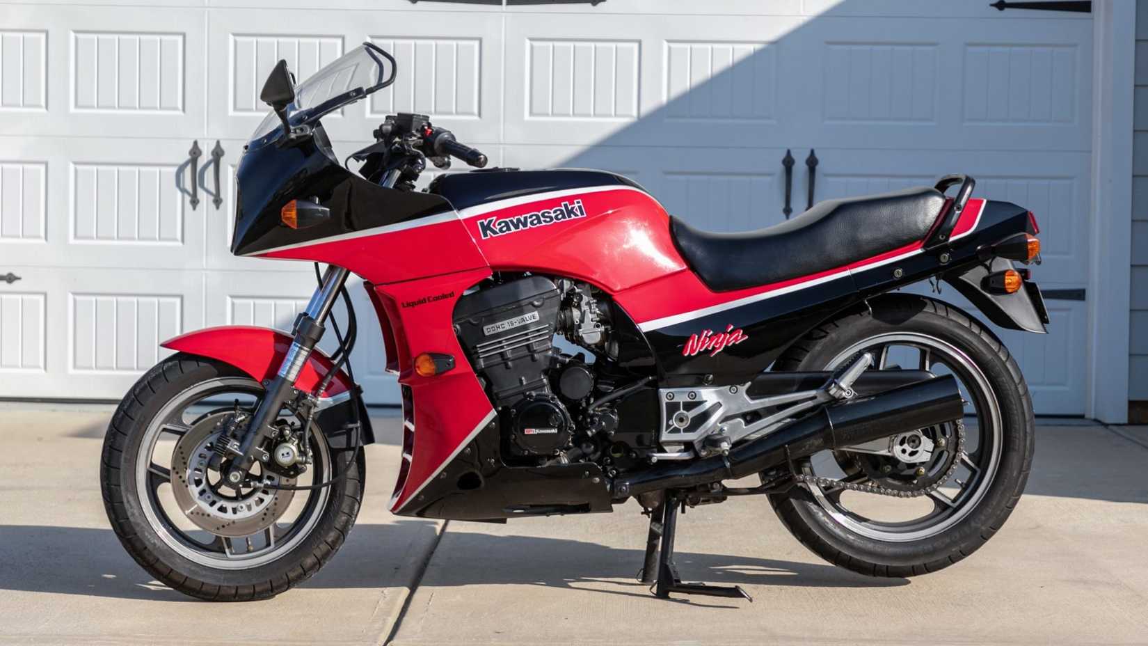 Here's Why The Kawasaki GPz900R Was The Ideal Candidate For Top Gun