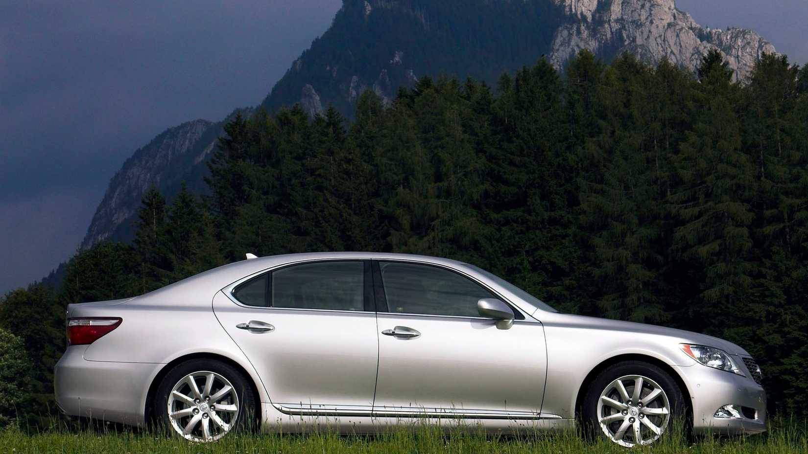 10 V8-Powered Cars With The Most Affordable Maintenance Costs