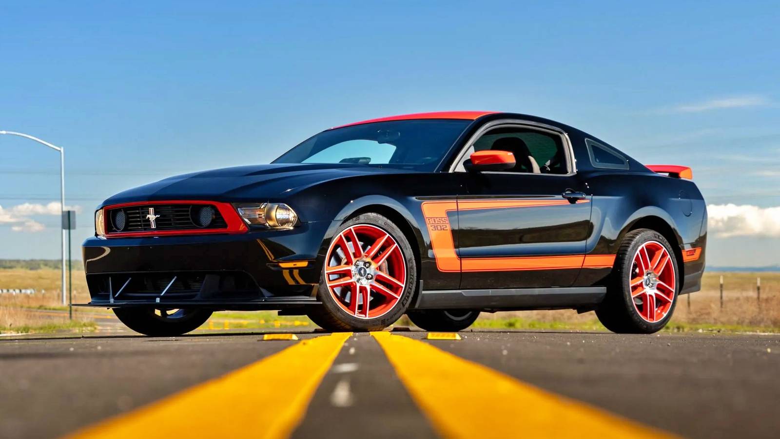 10 Muscle Cars With The Highest-Revving V8s, Ranked By Redline