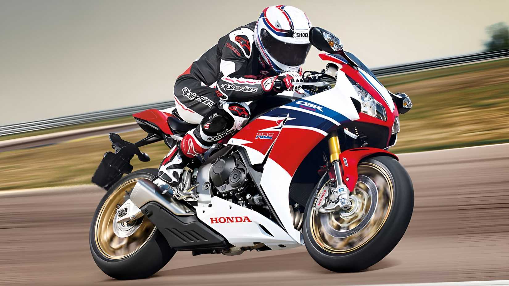 Why The Forgotten Honda CBR900RR Was A Game-Changing Bike