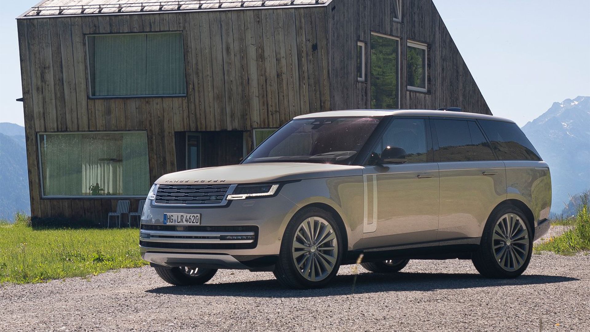 Chinese Range Rover Copy Car Compared Against The Land Rover
