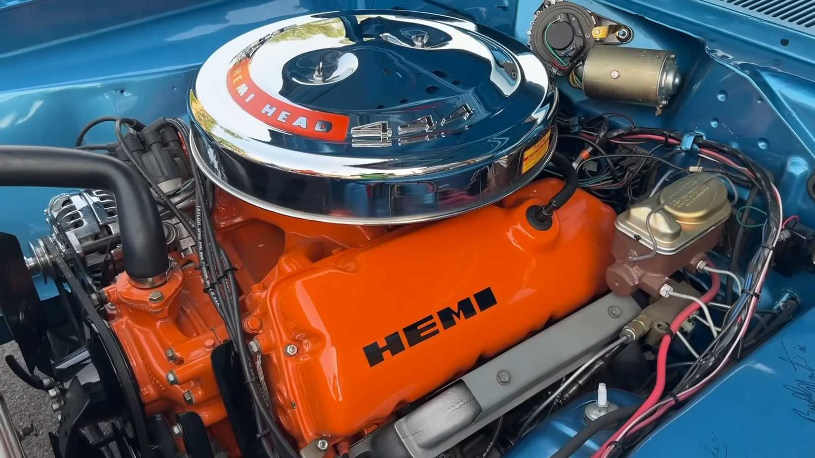 426 Hemi Vs Big Block Chevy: A Closer Look At Two Of Detroit's Greatest ...