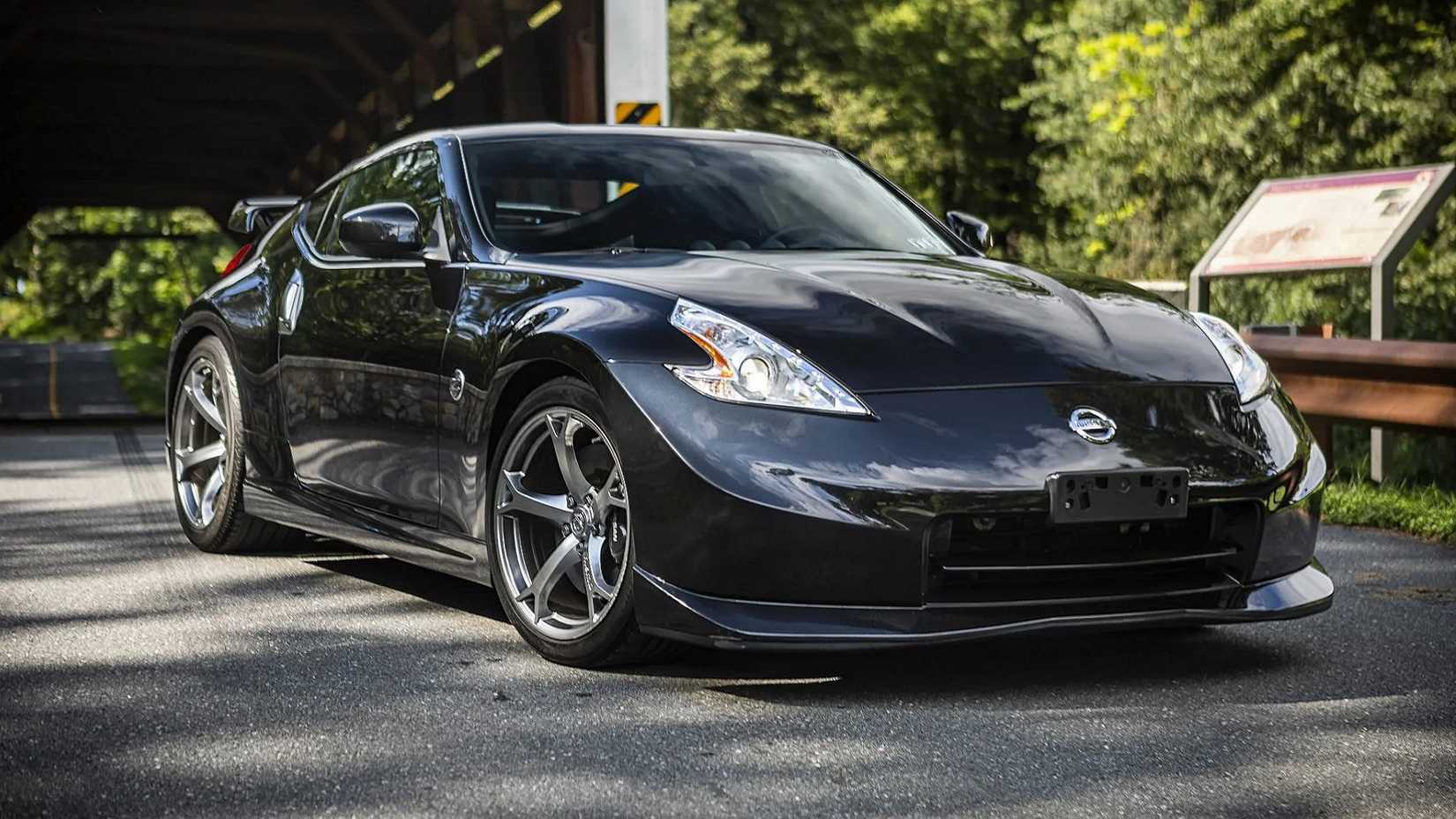 Nissan 350Z vs 370Z: Key Differences, Performance, And Used Market Value