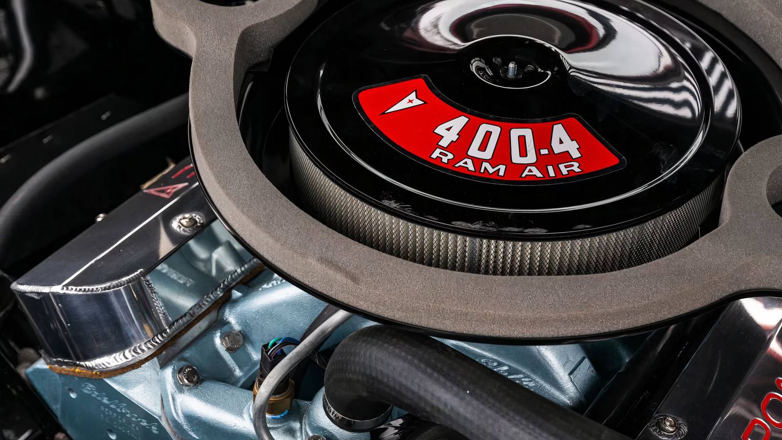 The Difference Between The Pontiac Ram Air III And IV V8 Engines