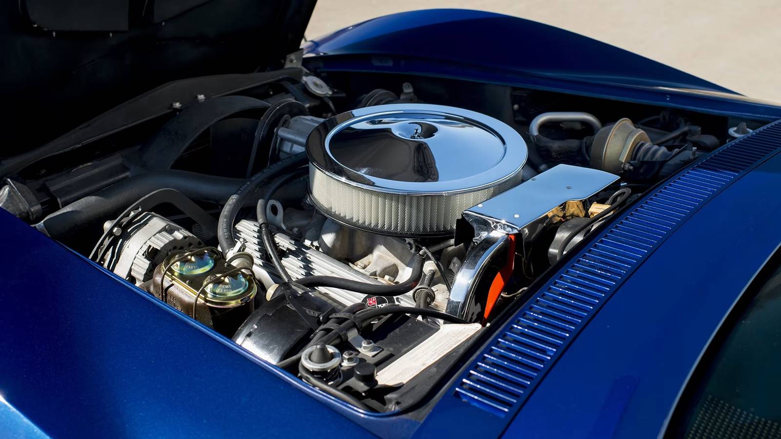 Here's How The Chevy 350 Small Block V8 Compares To The Ford 351 Windsor