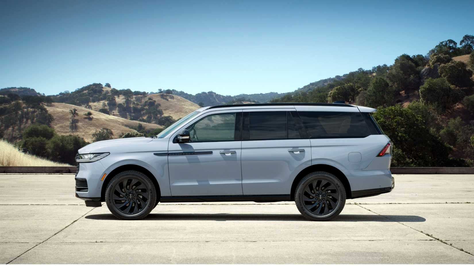 2025 Lincoln Navigator Reveal: Flagship SUV Offers Spa-Level Comfort ...