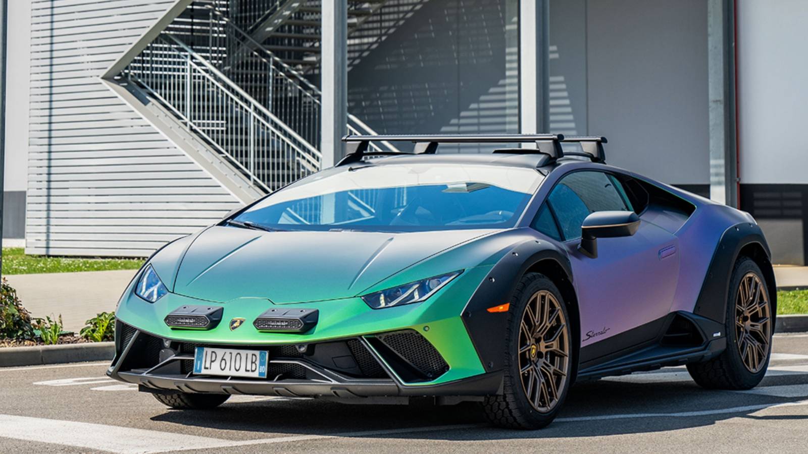 Lamborghini Sterrato’s Stunning Color-Shift Paint Turns It Into A ...