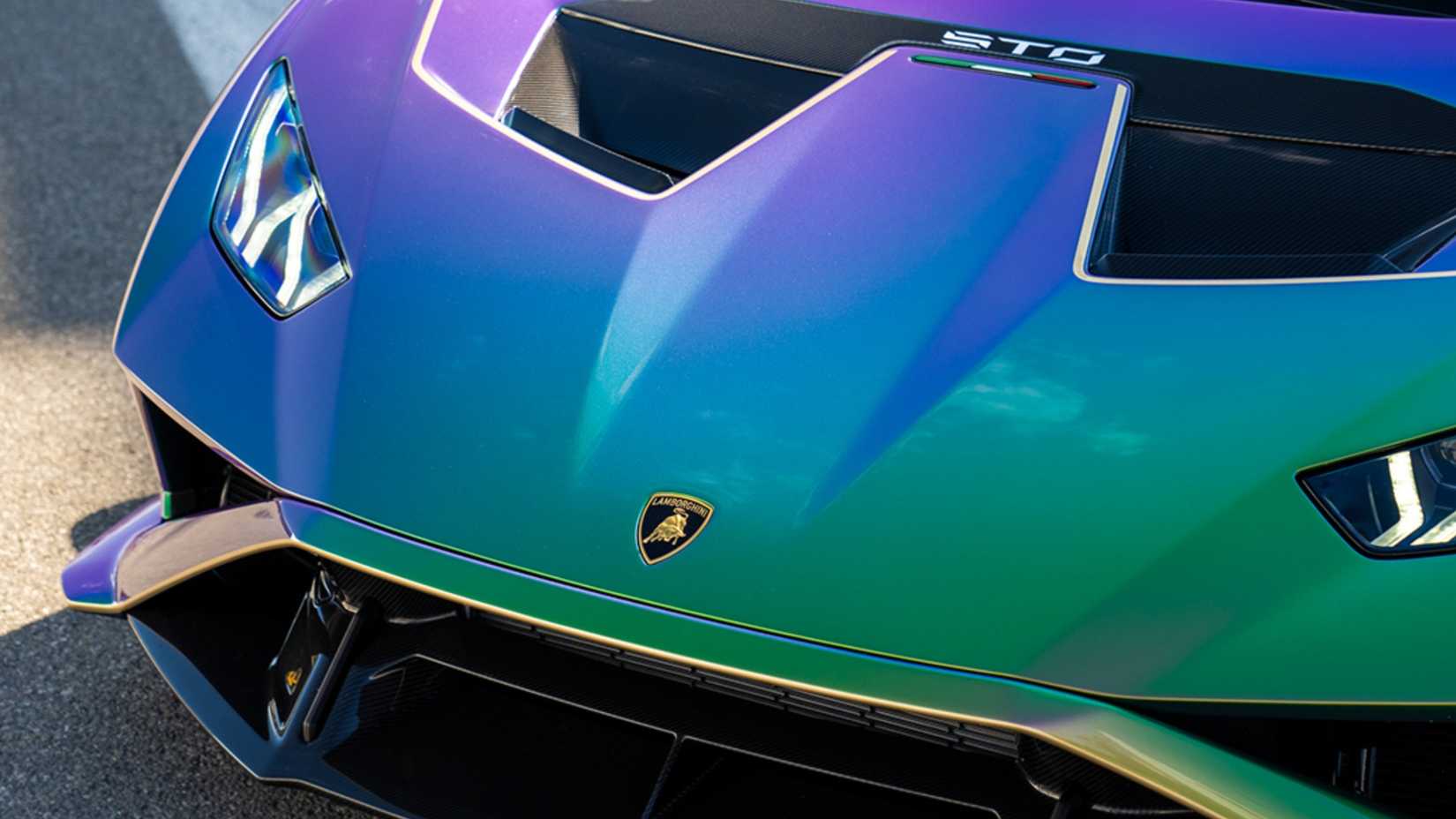 Lamborghini Sterrato’s Stunning Color-Shift Paint Turns It Into A ...