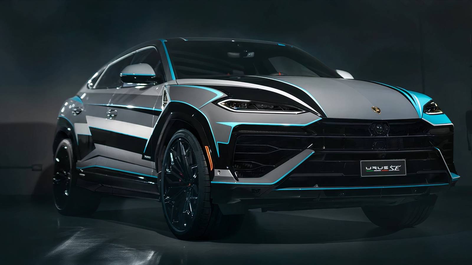 Tropical Heat: Artwork Lambo Urus Steals Miami Show