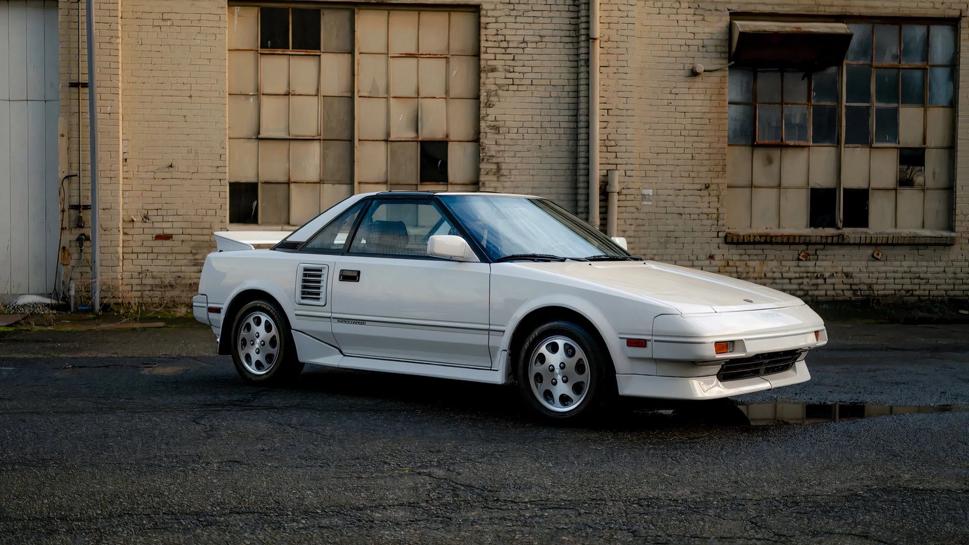 The World's First Supercharged Mid-Engined V8 Car Is An American Monster