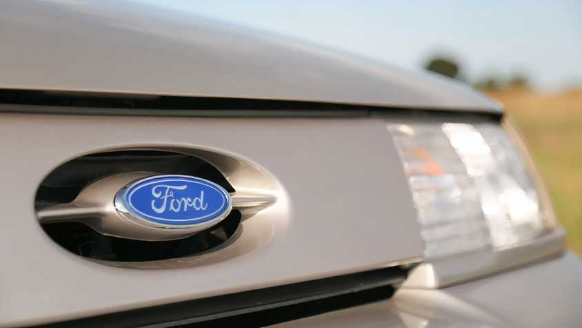 This Ford Taurus SHO Made V8 Muscle Cars Look Slow