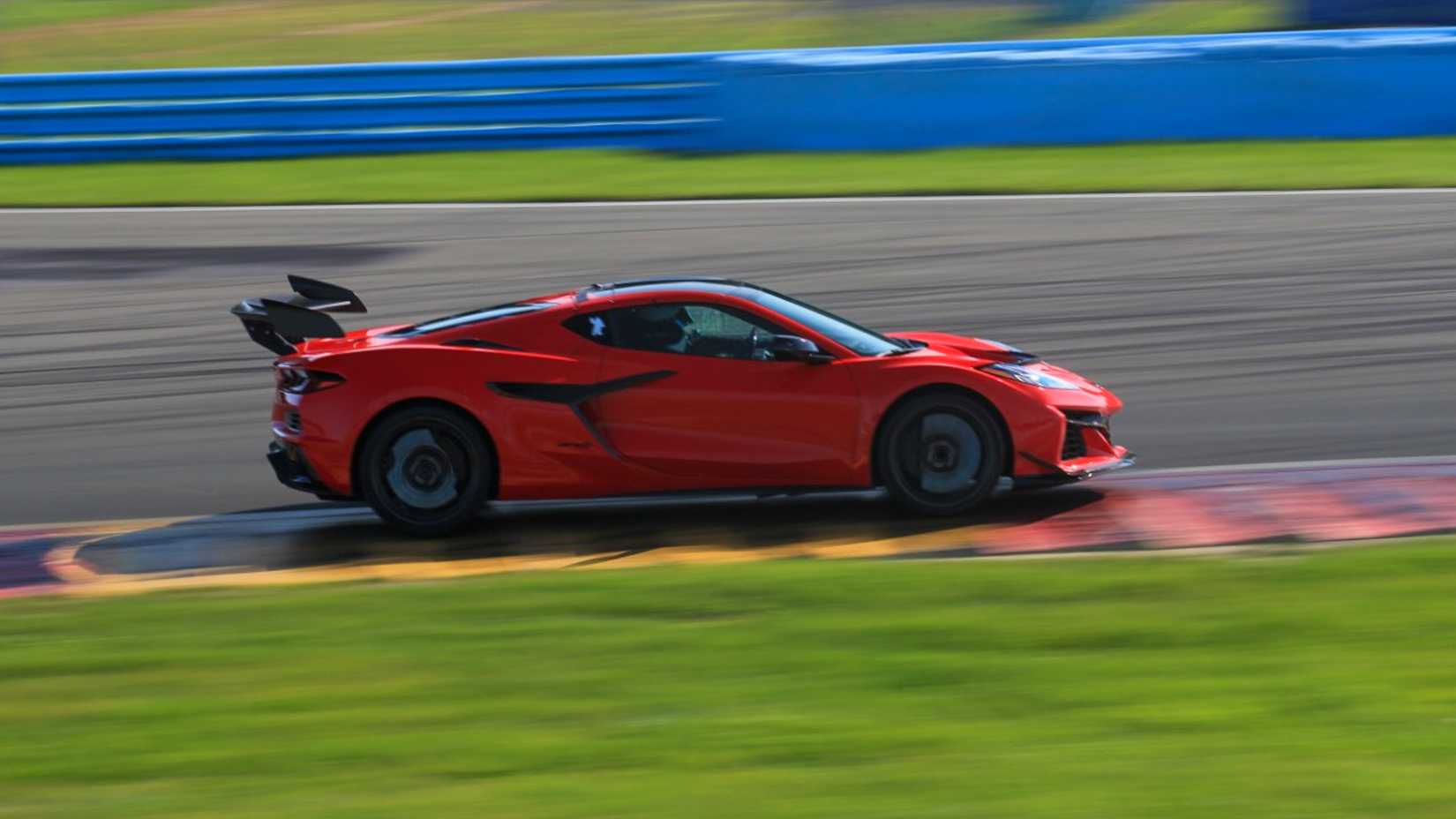 10 Most Insane Features That Make The Corvette C8 ZR1 A Supercar Slayer
