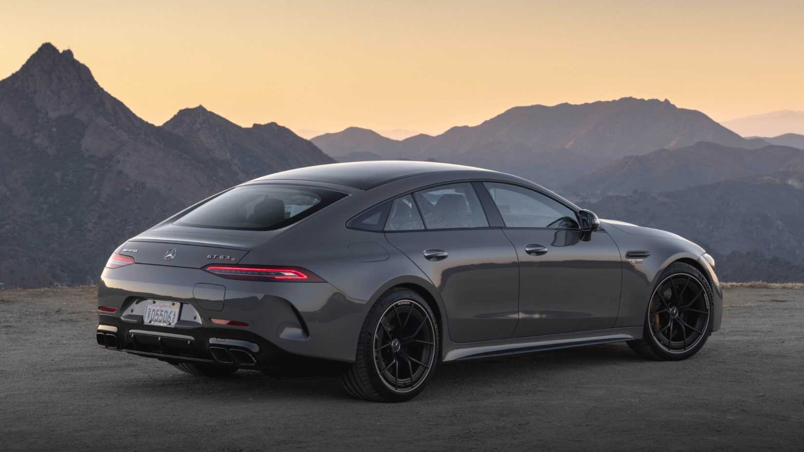 10 High-Performance Sedans That Accelerate Like A Supercar