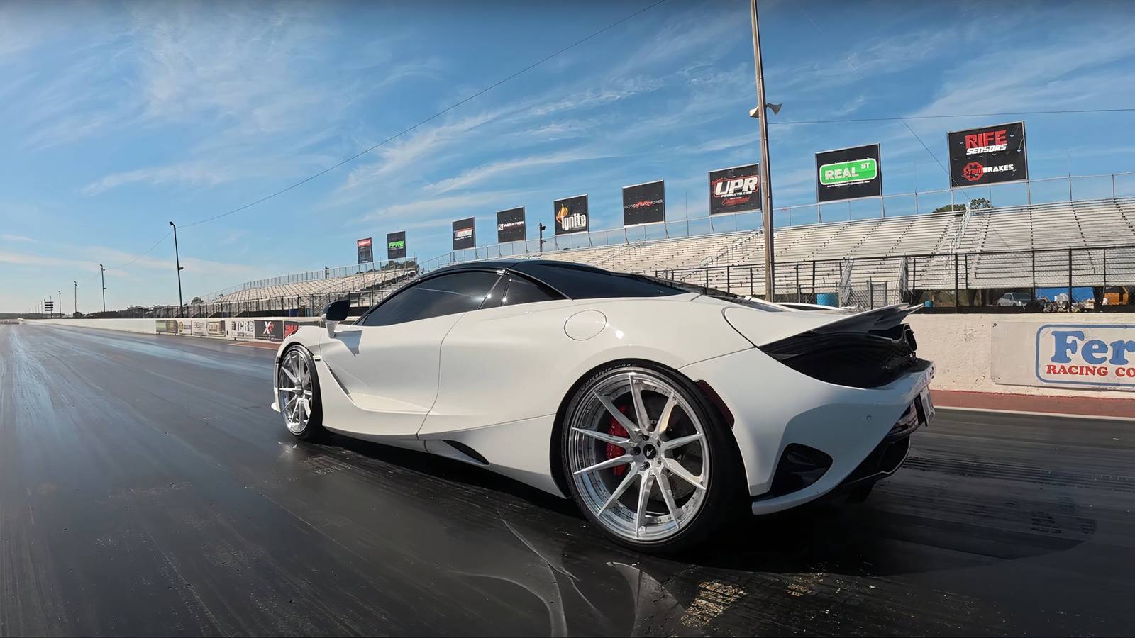 Drag Race Proves 1000 V8 Horsepower Beats 1000 Electric Horsepower Any Day