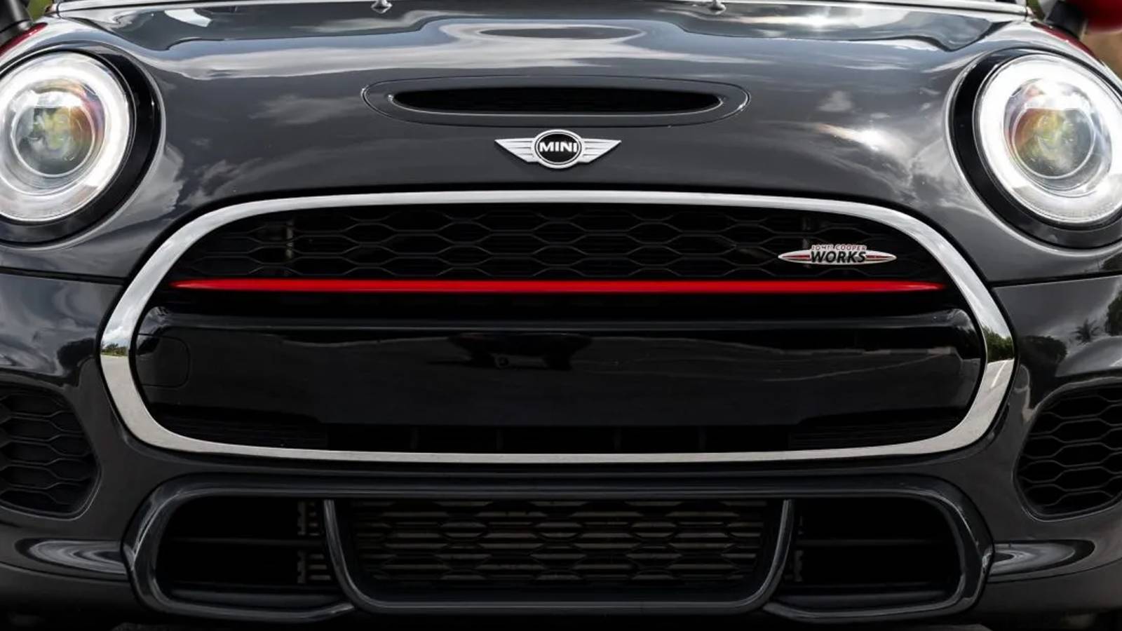 10 Modern Car Features Nobody Needs But Everyone Wants
