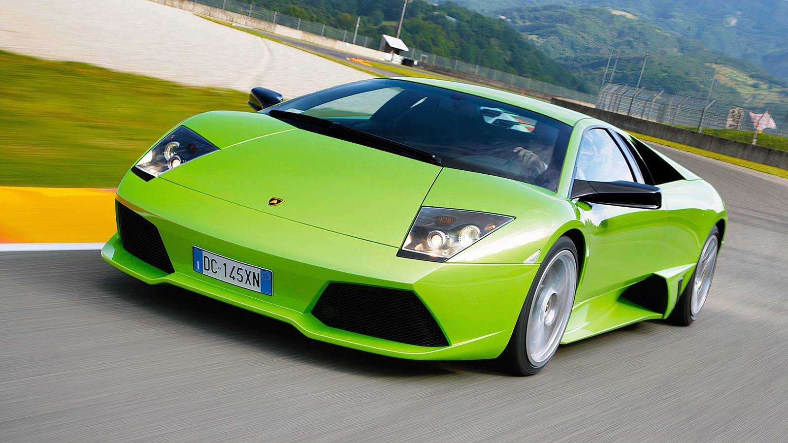 10 Unforgettable Car Designs That Defined The 2000s