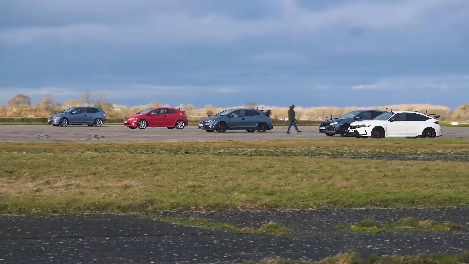 5 Generations of Civic Type R In A Runway Drag Race