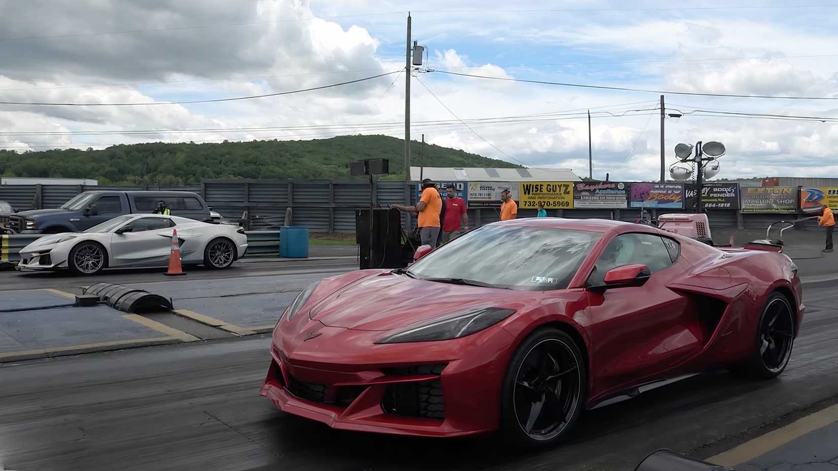 Corvette E-Ray And Z06 Race To See Which Chevy Sports Car Is Faster