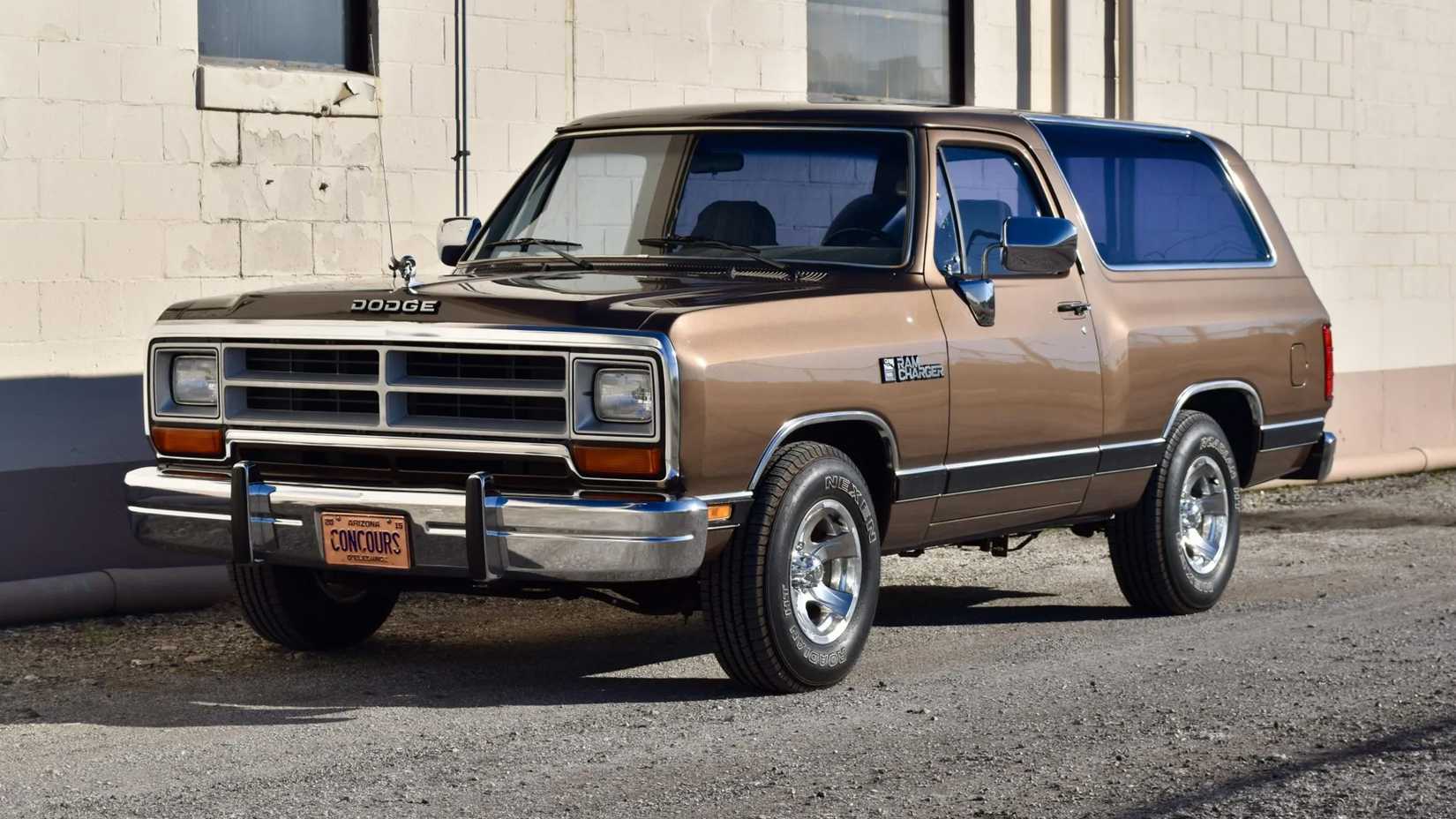 10 Affordable 4x4 SUVs That Combine V8 Engines With Manual Transmissions