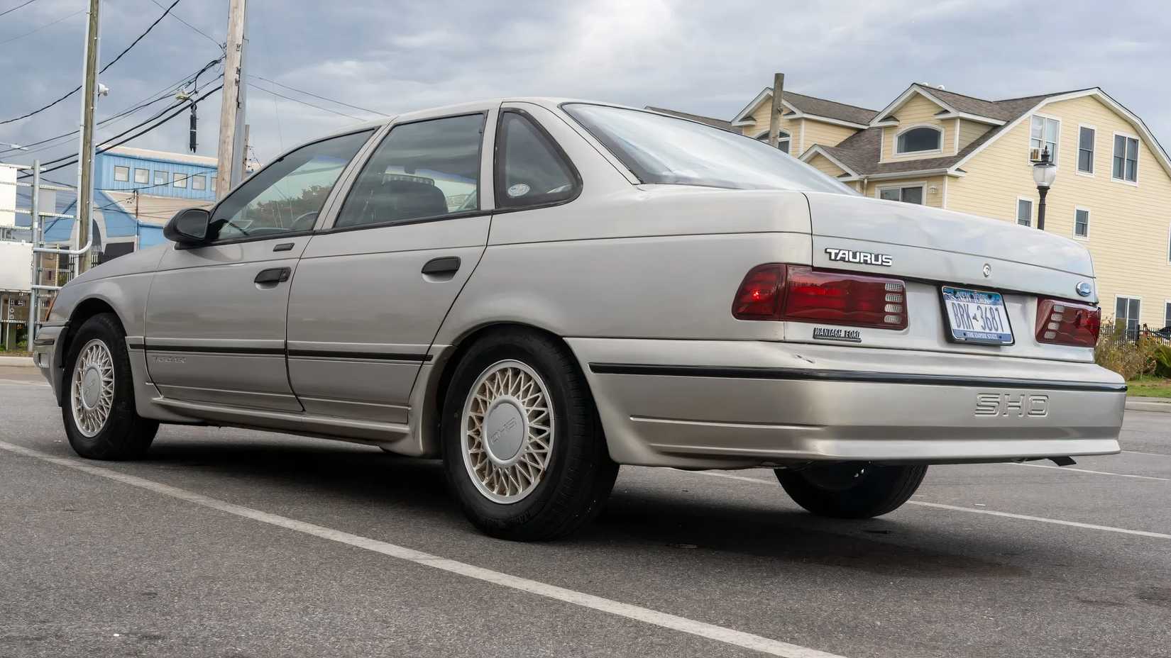 This Ford Taurus SHO Made V8 Muscle Cars Look Slow