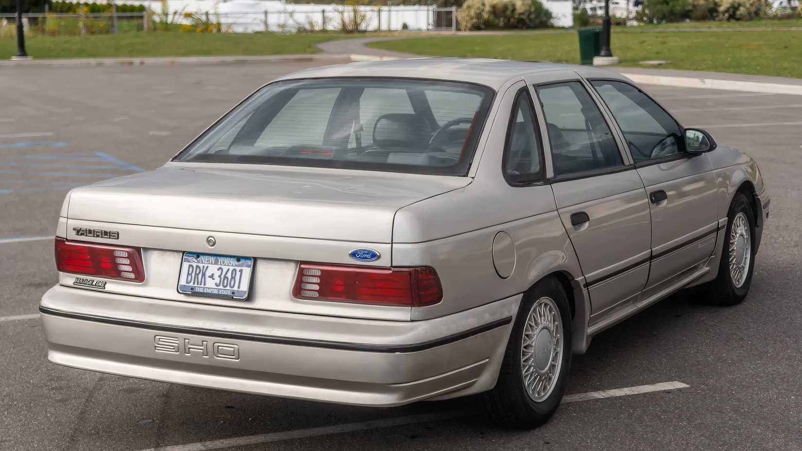 This Ford Taurus SHO Made V8 Muscle Cars Look Slow