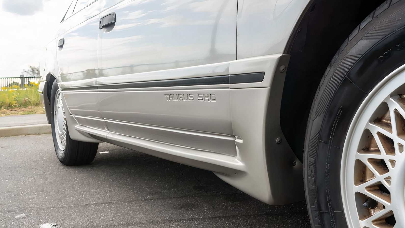 This Ford Taurus SHO Made V8 Muscle Cars Look Slow