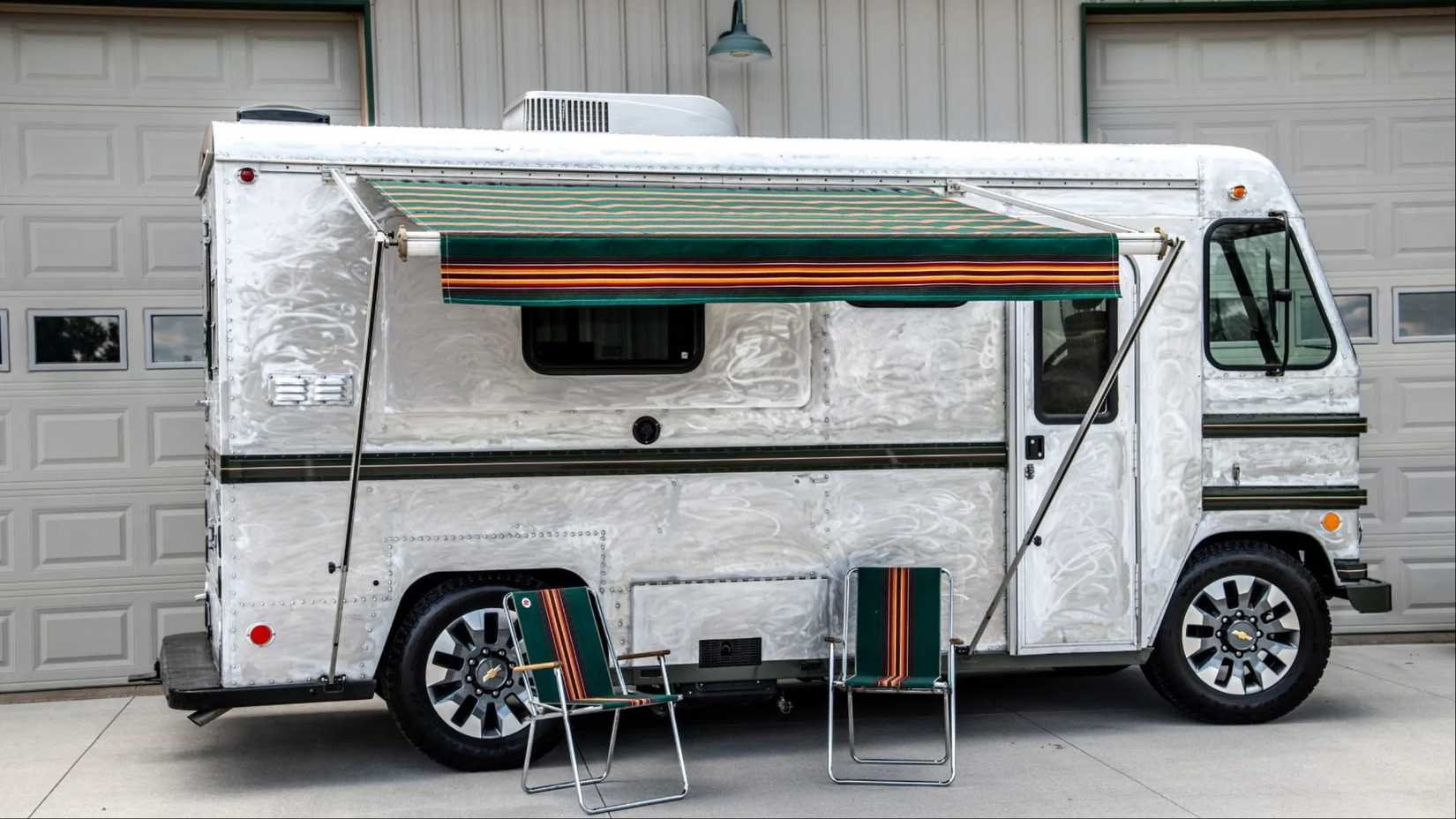 Chevrolet P20 Flxible Motorhome Restomod Packs Vortec V8 Power