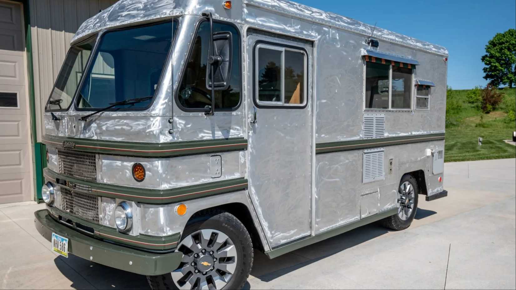 Chevrolet P20 Flxible Motorhome Restomod Packs Vortec V8 Power