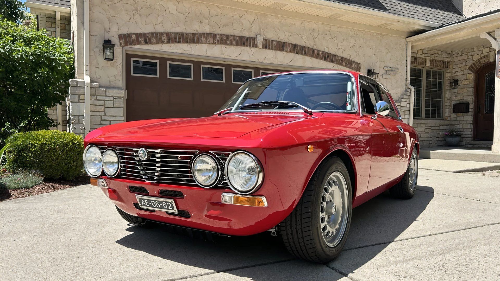 This Alfa Romeo GTV 2000 Is A High-End Track Build With A Titanium ...