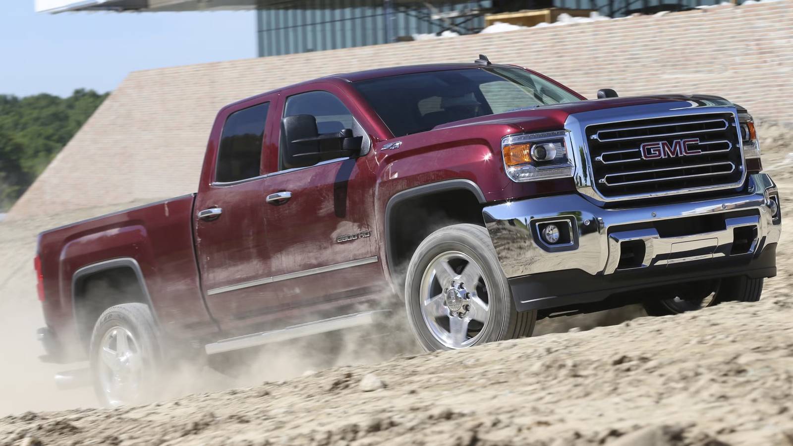 These Dirt-Cheap Used Pickup Trucks Will Out-Tow The New Ford F-150