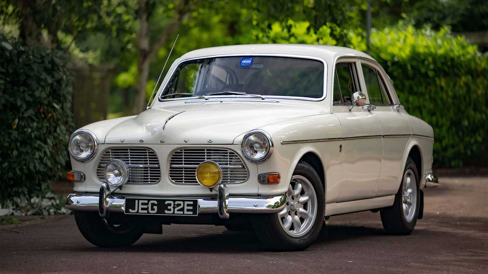 10 Gorgeous Classic Cars From The '60s That Are Now Dirt Cheap