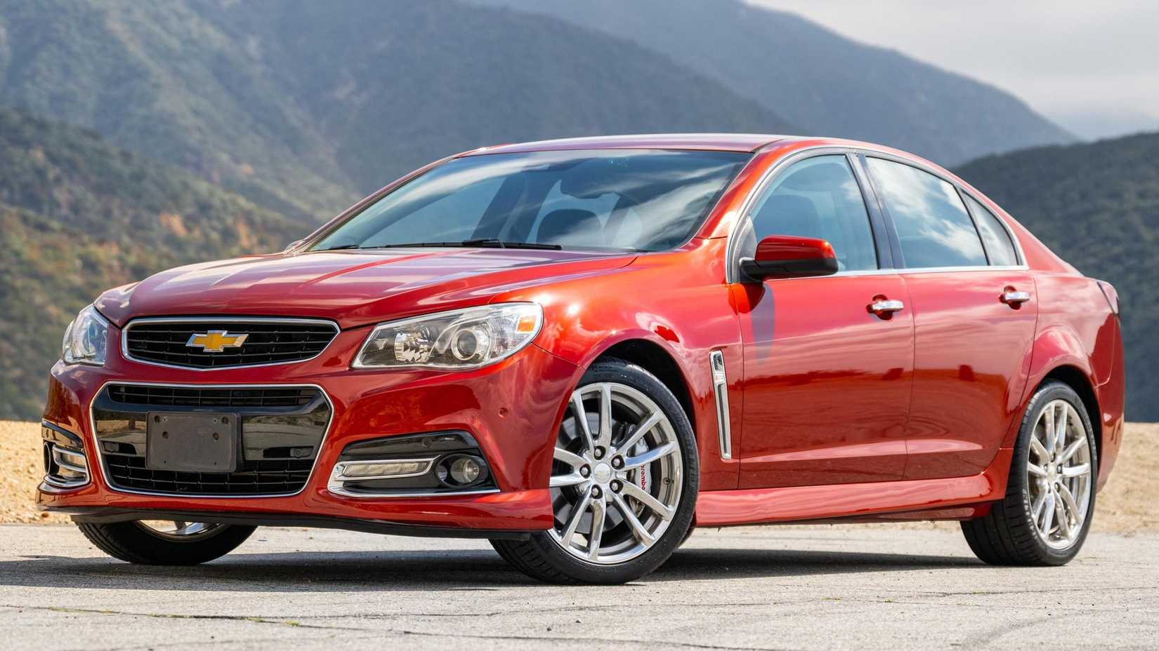 10 Modern Muscle Cars With The Worst Fuel Economy