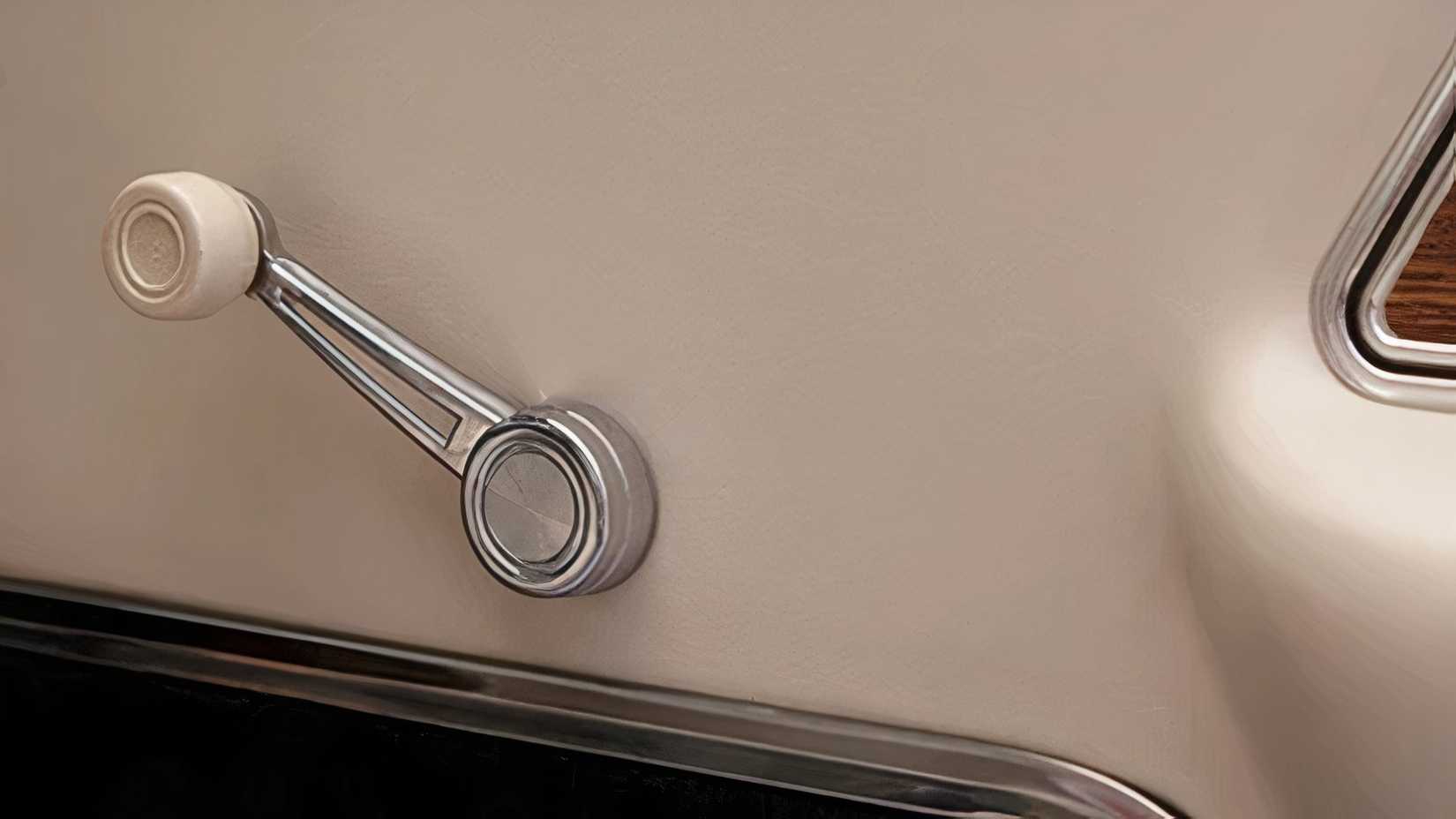 10 Classic Car Features No One Could Live Without That We've All Forgotten