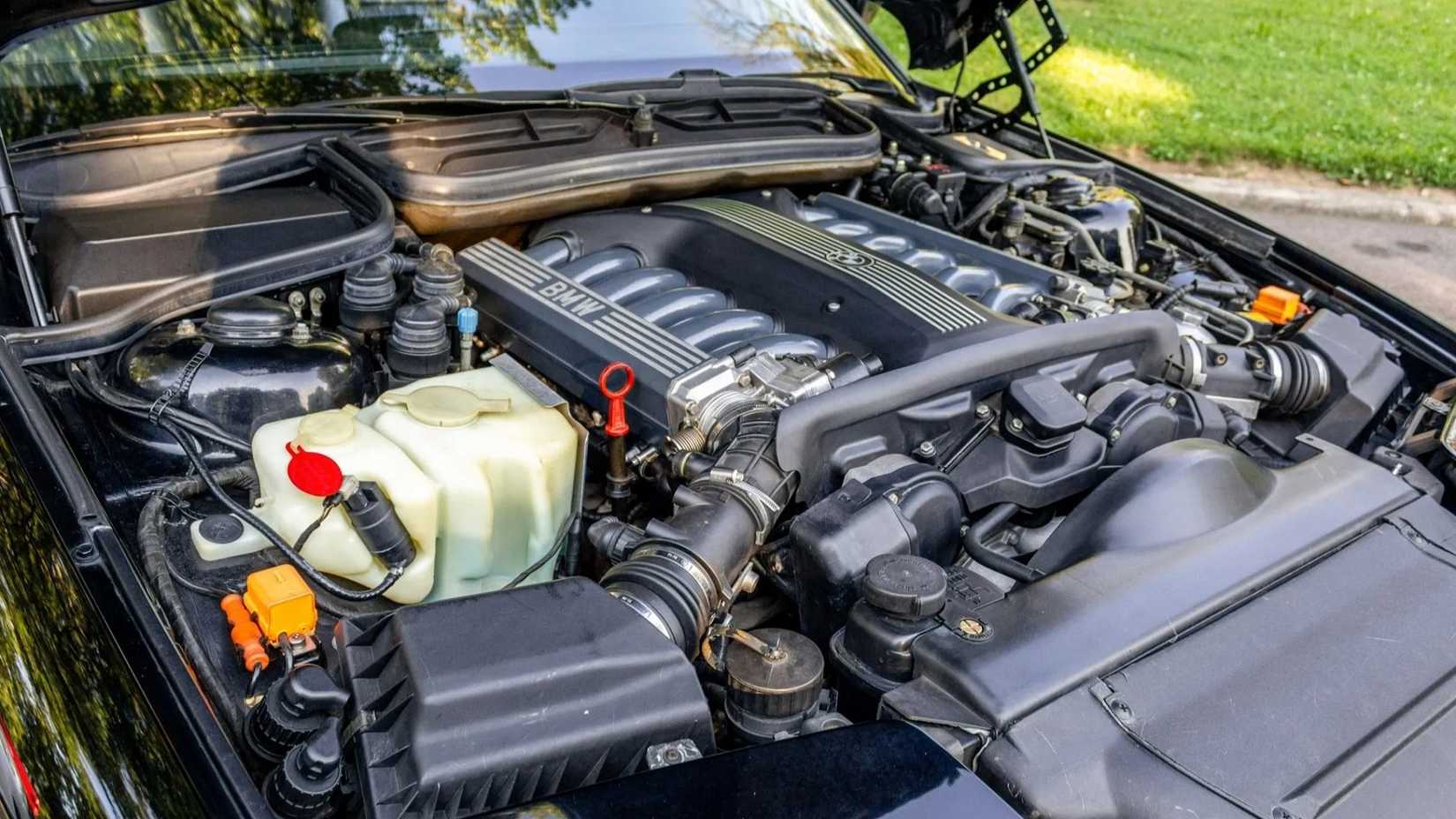 does bmw make a v12 engine